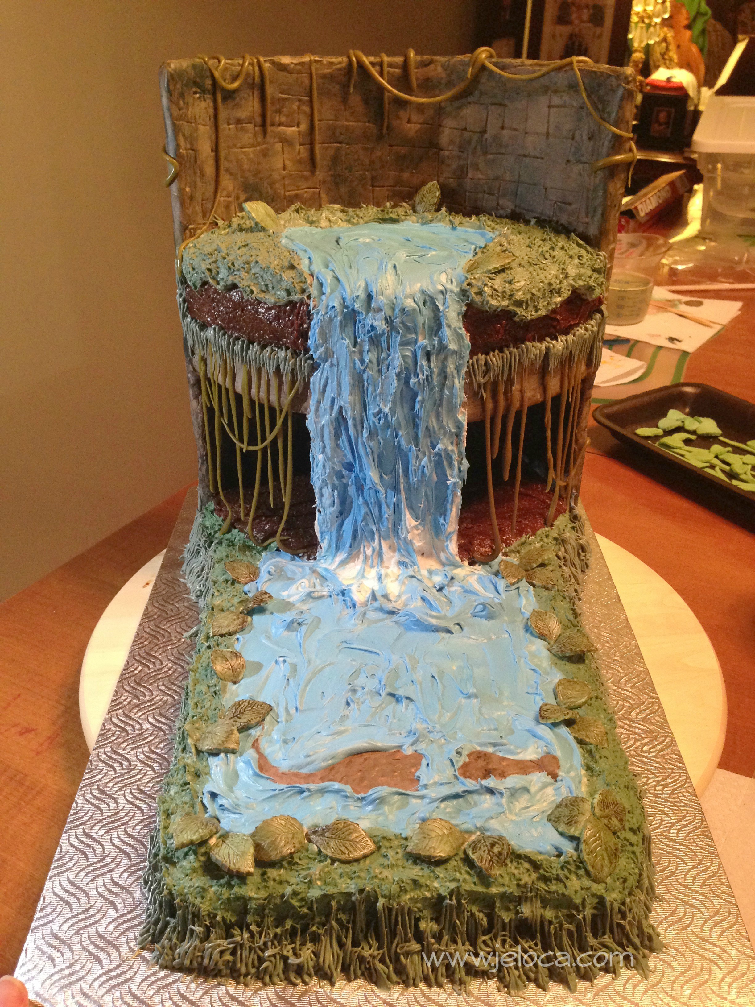 Making a Pitfall: The Lost Expedition cake, day 03 part 3- finishing