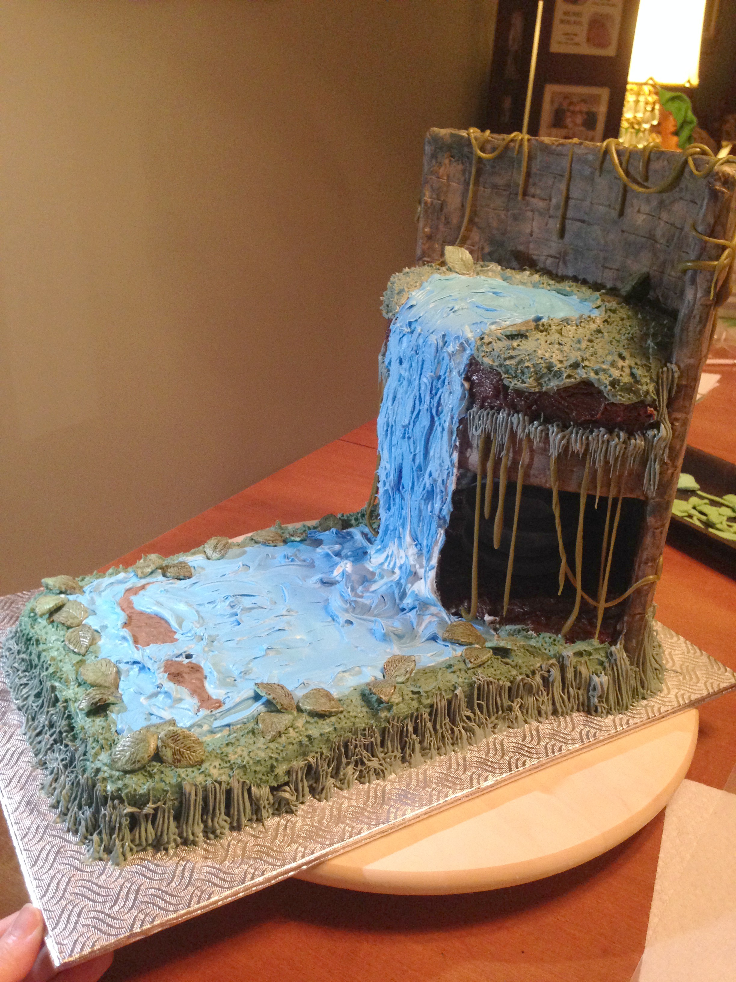 Making a Pitfall: The Lost Expedition cake, day 03 part 3- finishing