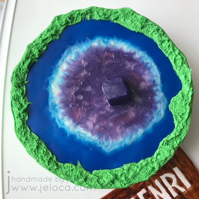 How to make a Fortnite Loot Lake cube cake