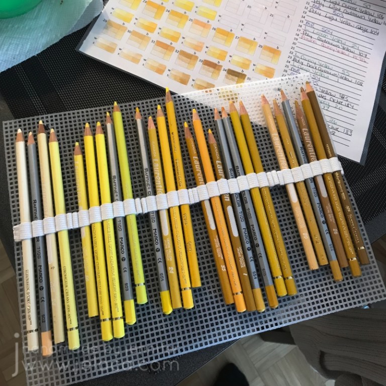 Easy Custom Marker / Colored Pencil Holders DIY